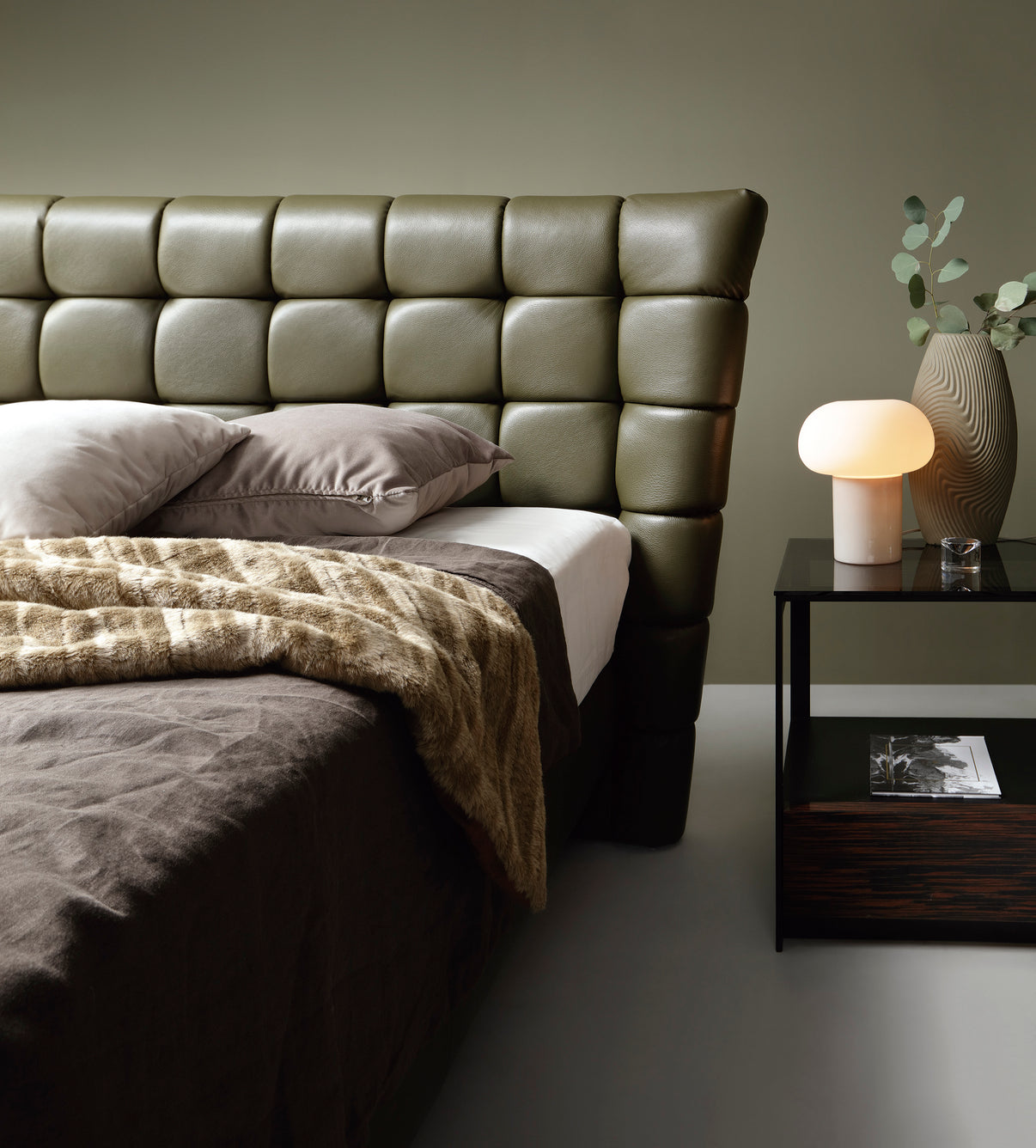 Lova INFERNO – Baldzinis